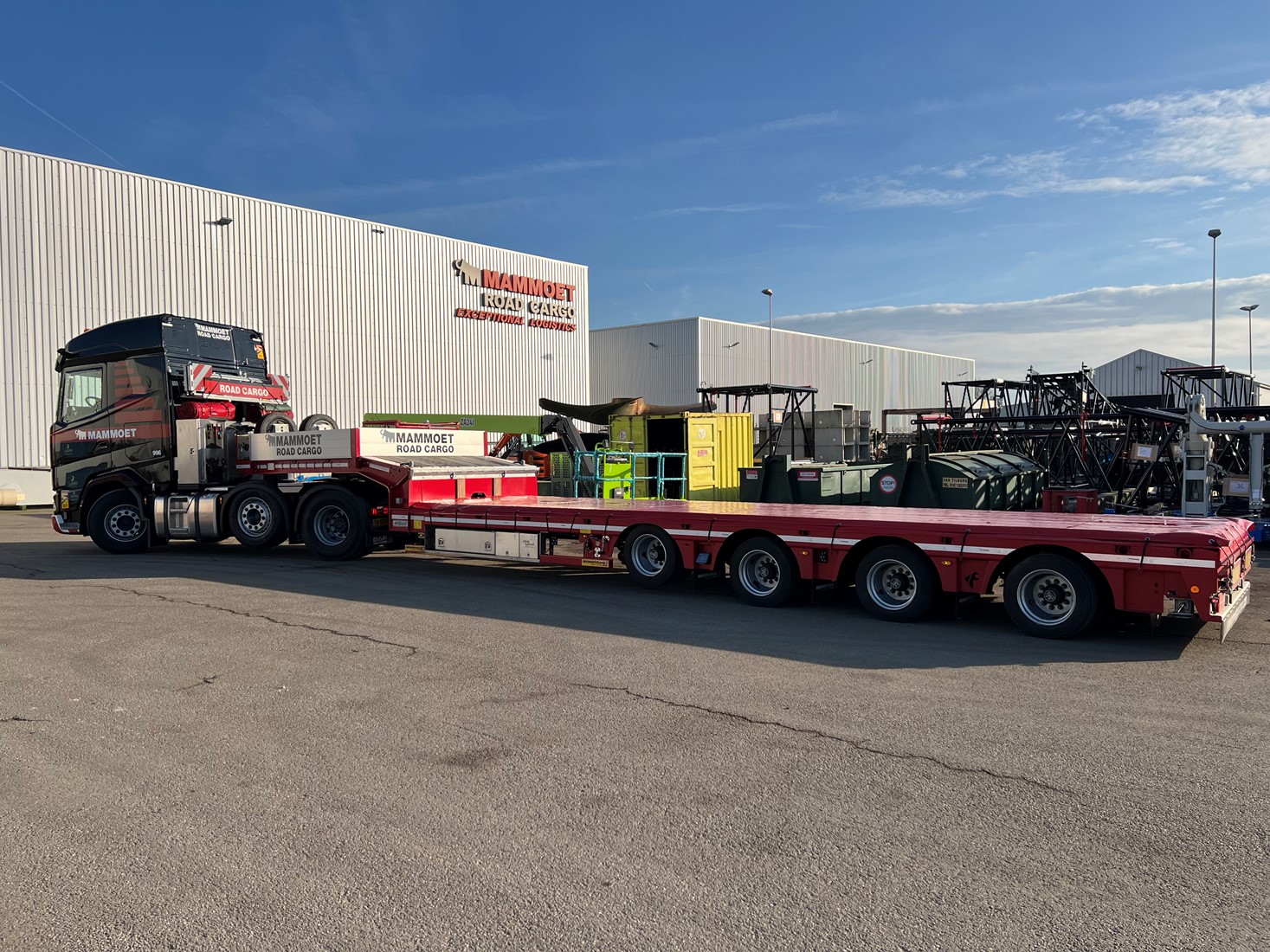 Mammoet DAF XG 6x2 with 4 axle Faymonville lowloader + crawler ...