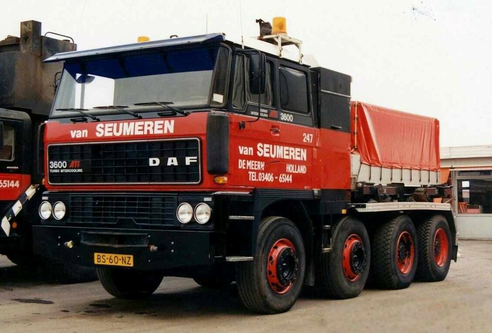 Van Seumeren DAF 3600 8x4 + ballastbox | Mammoet Collectible