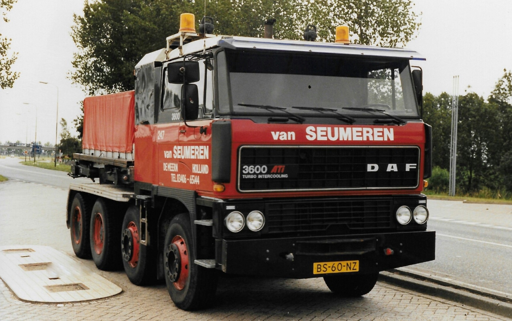 Van Seumeren DAF 3600 8x4 + ballastbox | Mammoet Collectible