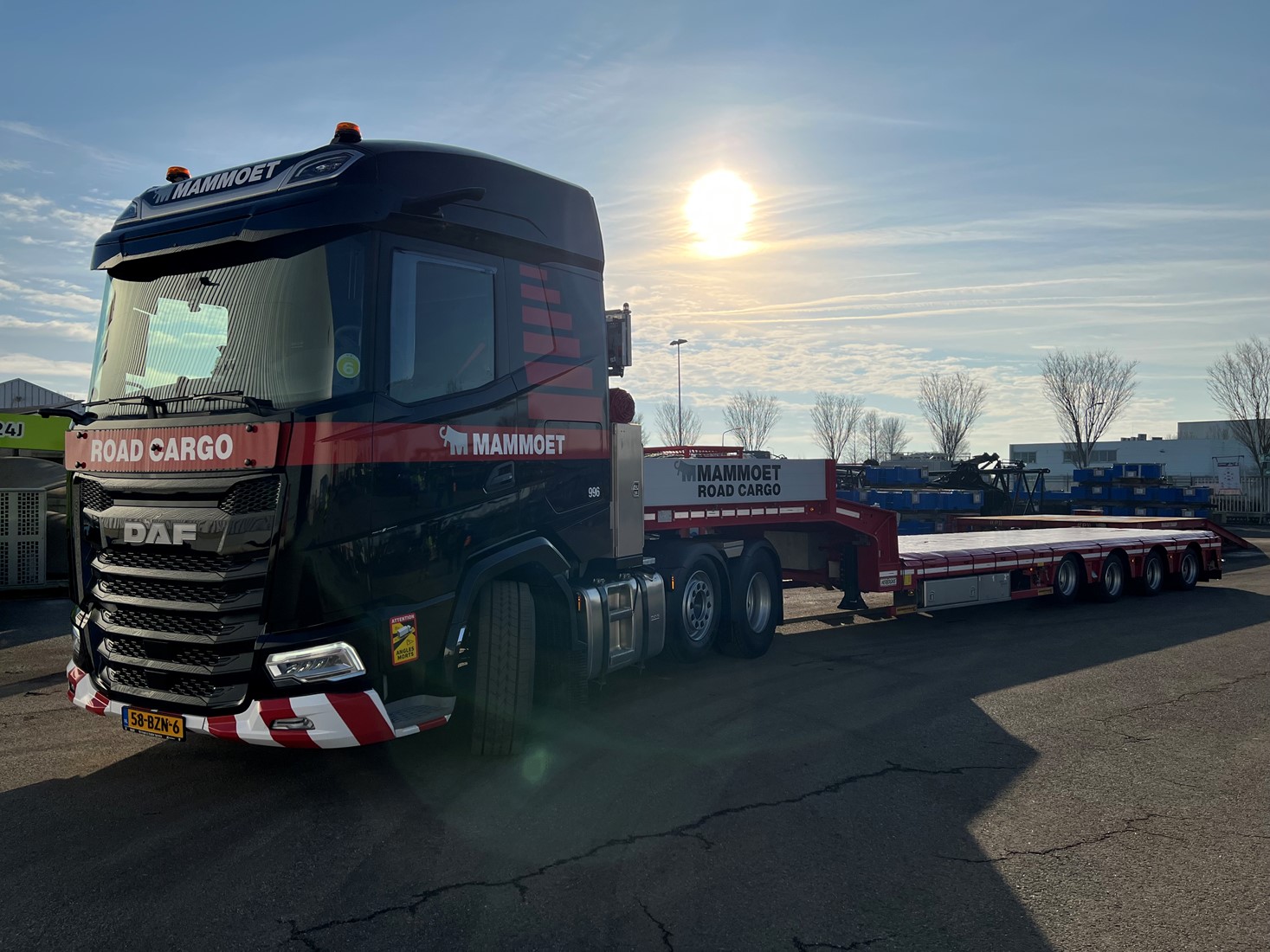 Mammoet DAF XG 6x2 with 4 axle Faymonville lowloader + crawler ...